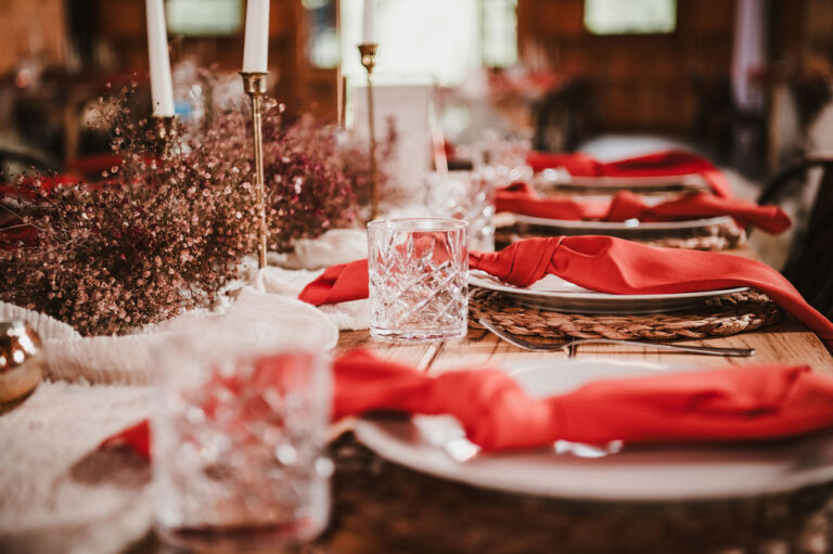 Napkin Fold Inspiration for Wedding Receptions - assortedartistries.com