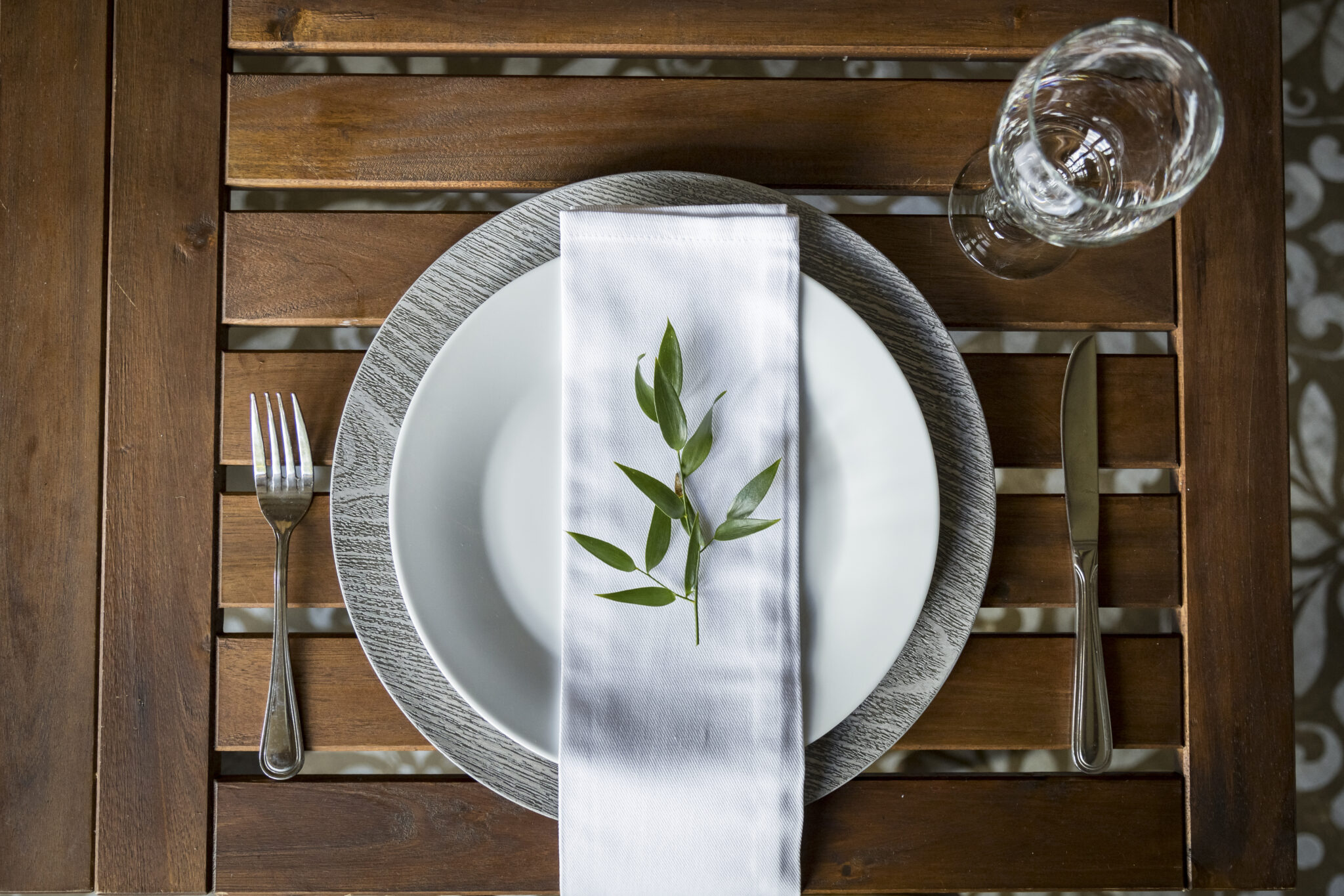 Napkin Fold Inspiration for Wedding Receptions - assortedartistries.com