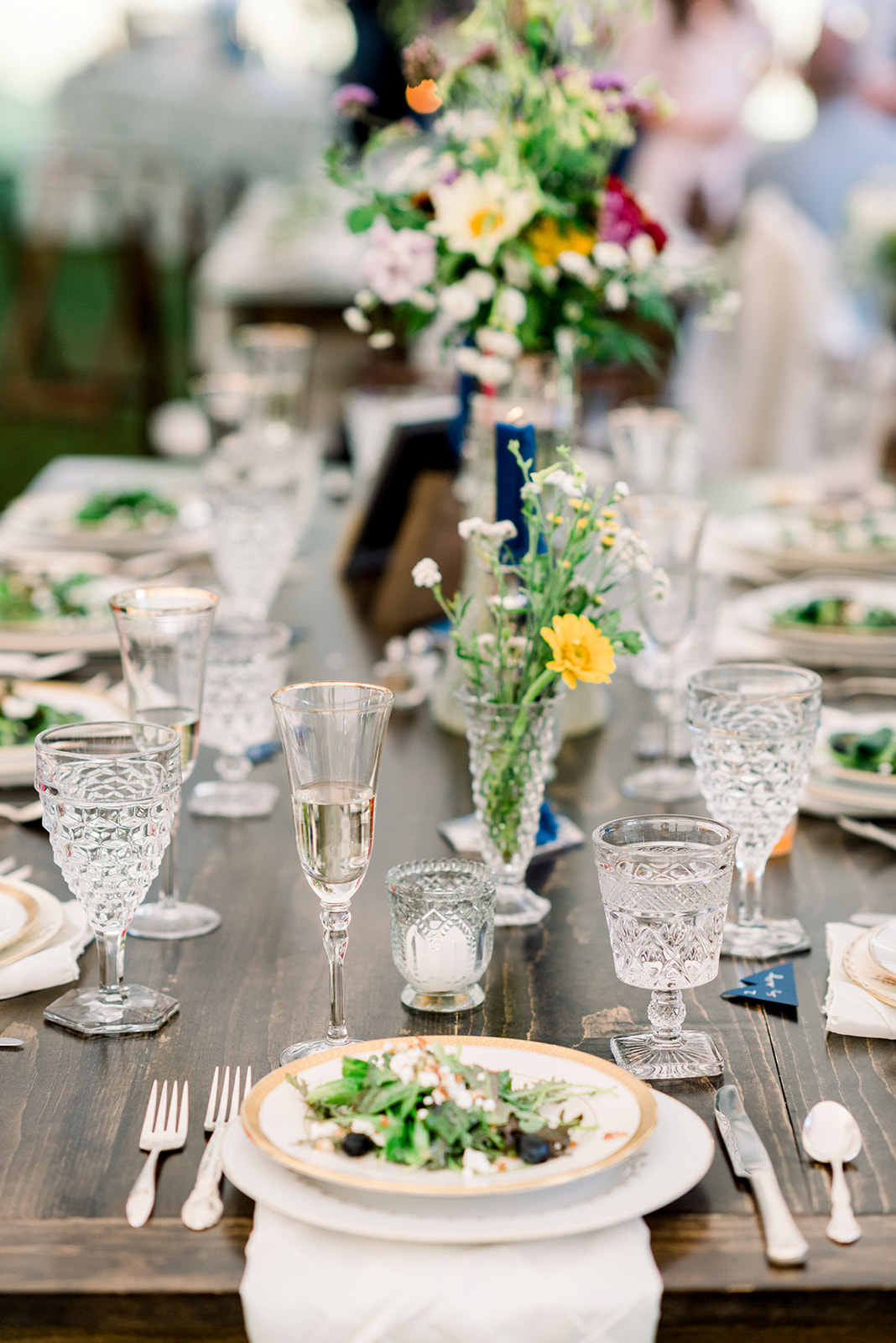 Napkin Fold Inspiration for Wedding Receptions - assortedartistries.com